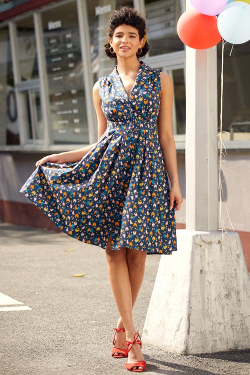 MODCLOTH ModCloth Sleeveless Fit & Flare Dress with Notched Collar